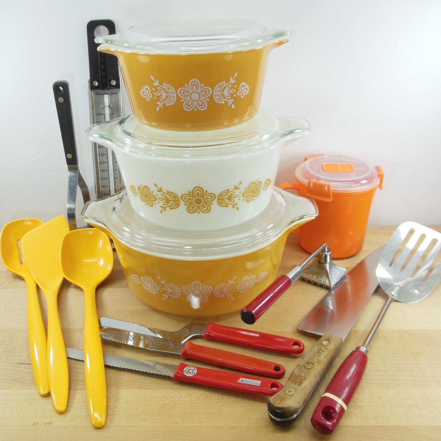 Vintage Antique Cookware Kitchenware Tableware Housewares Reuse Store ...