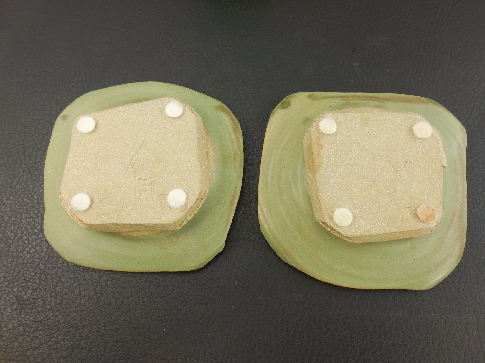 Bennett Signed Pair Studio Art Pottery 5" Bowls Dishes Green Reddish S ...