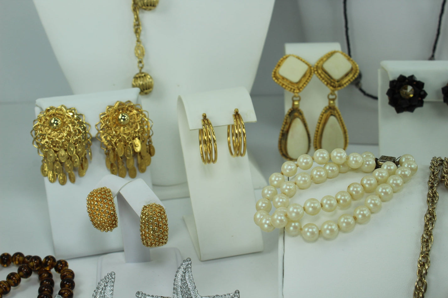 Jewelry Lot 566 - Twenty (20) Pieces Unmarked Earrings Necklaces Pins ...
