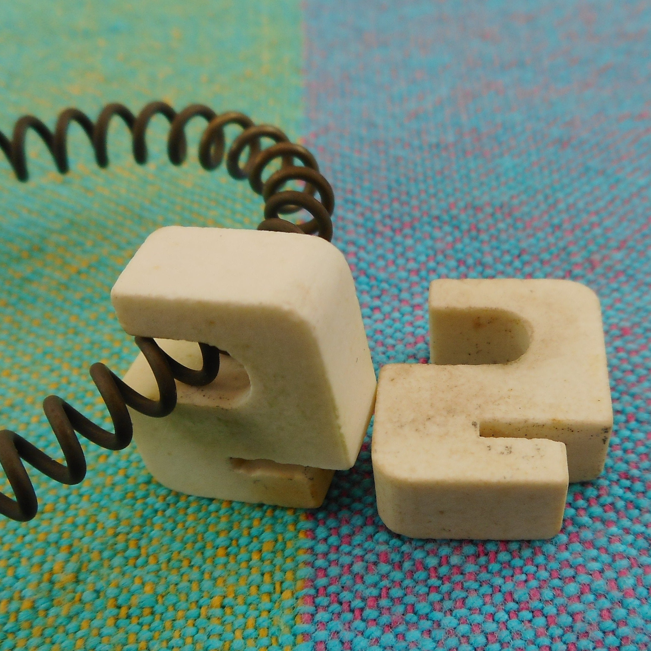 Westinghouse Electric Waffle Maker SGWB521 Part - Ceramic Element Clip ...